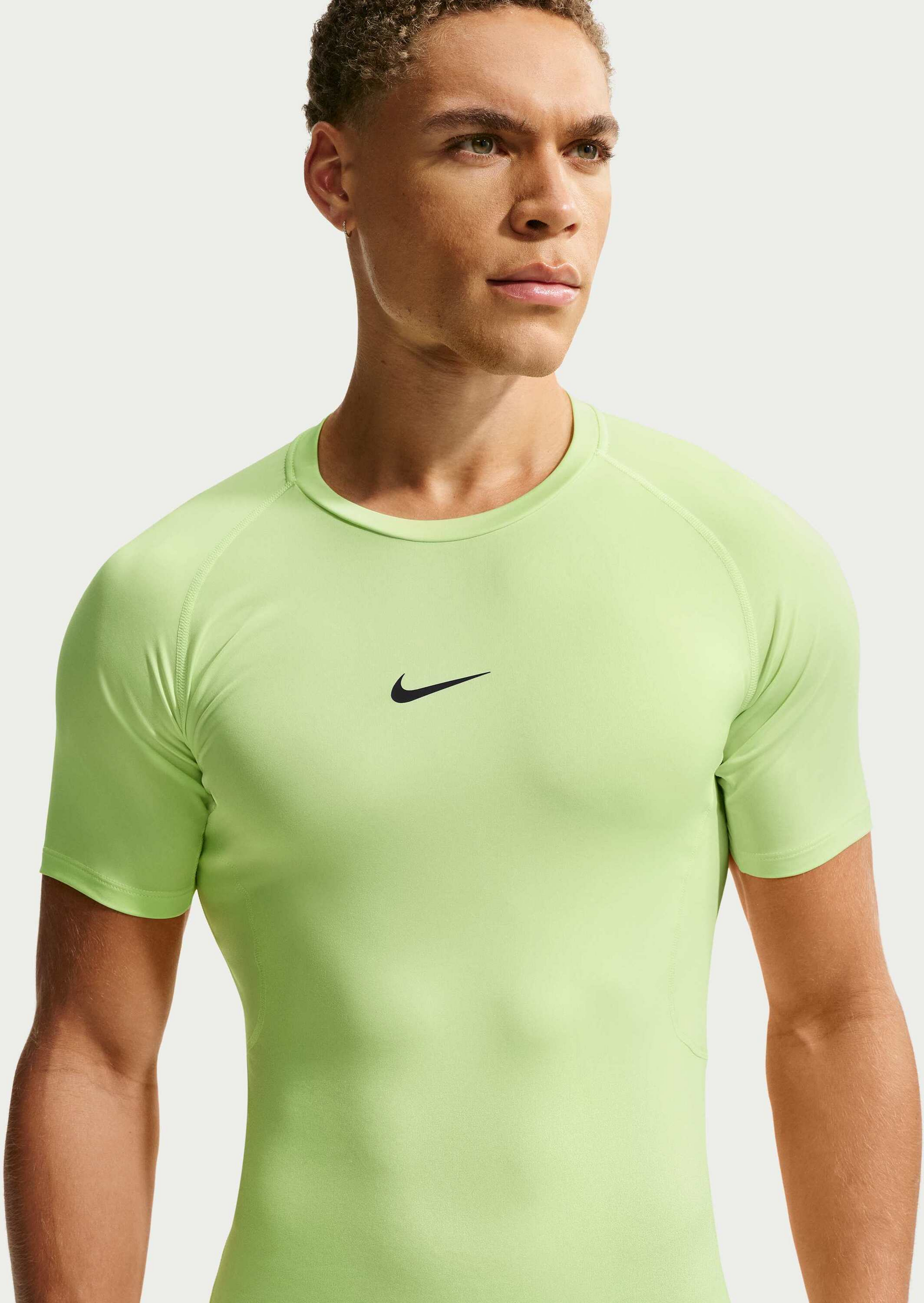 NIKE Men's Dri-fit Tight Short-sleeve Fitness Top Pro på stadium.se