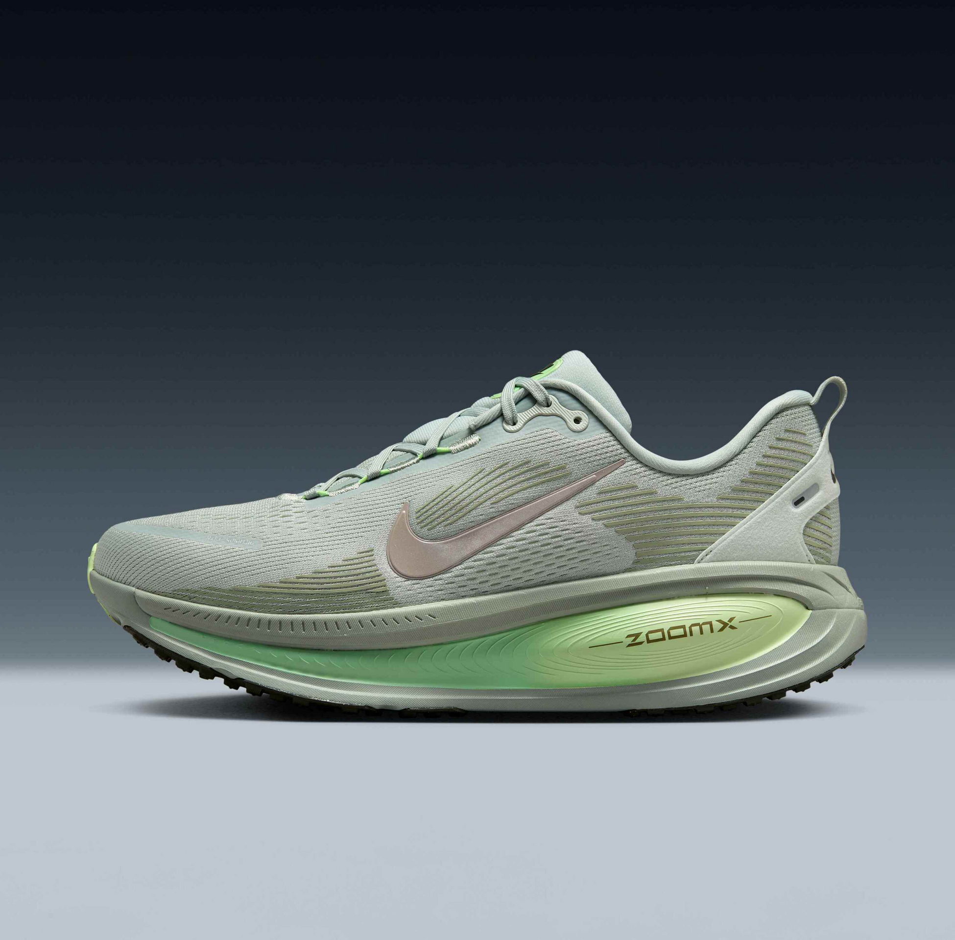 NIKE Men's Road Running Shoes Vomero 18 på stadium.se