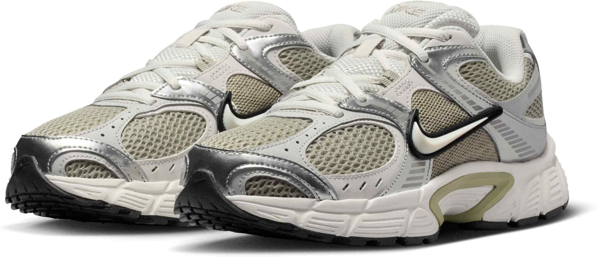 NIKE Women's Shoes With Reflective Accents V5 Rnr sivustolla stadium.fi